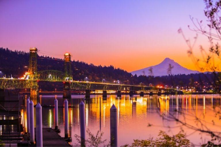 The 15 Best Small Towns in Oregon to Visit This Year