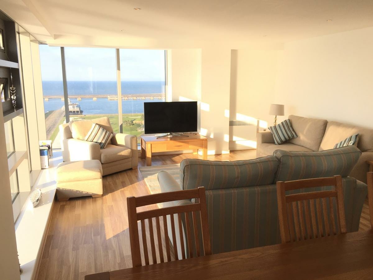 Where to Stay in Edinburgh + best areas to stay