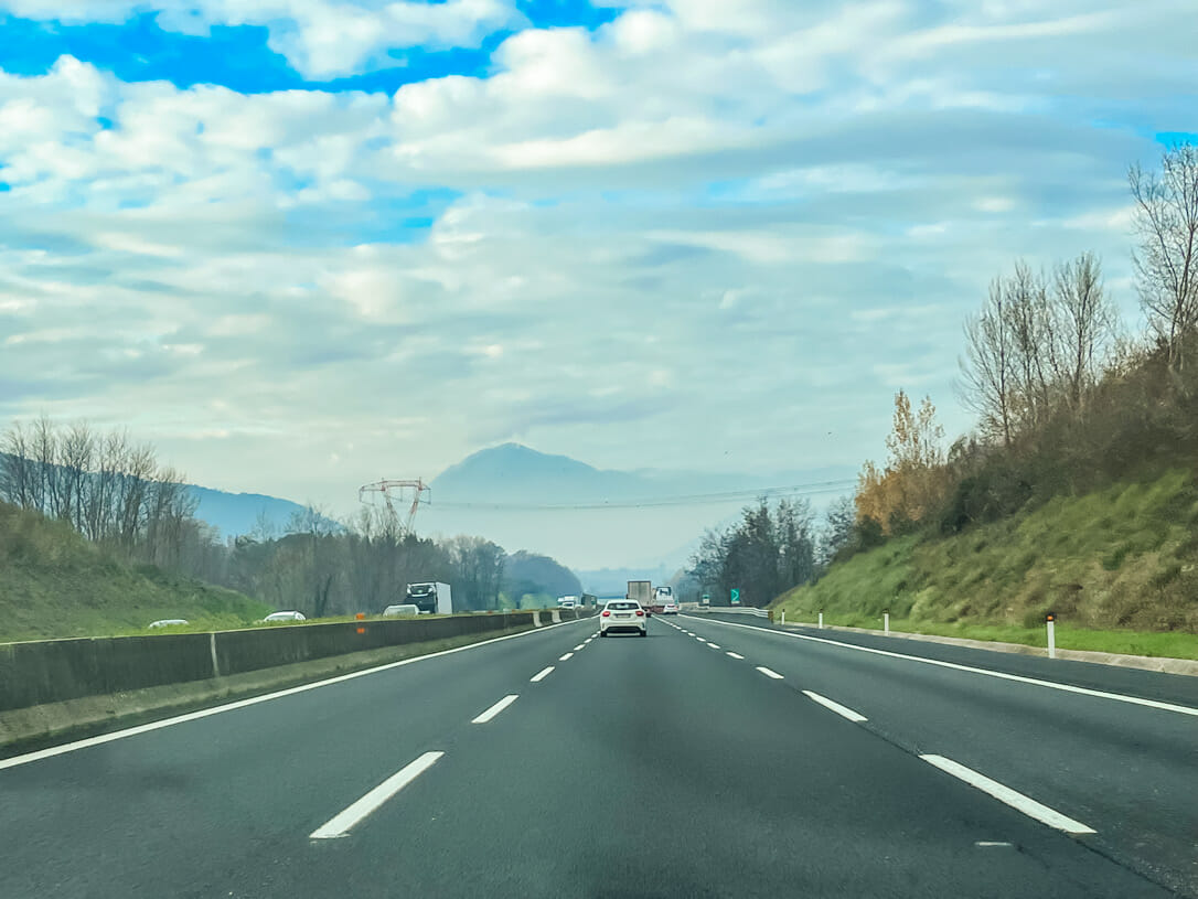 19 Things to Know Before Renting a Car in Naples in 2023